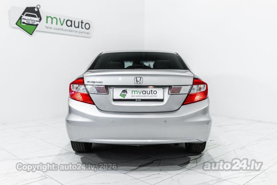 Grey Honda Civic 2013 in Tallinn, with an engine capacity of 1.80 L and mileage of 157 thousand km for 6990 €, photo 8 on AUTOMOTO.COM.LV
