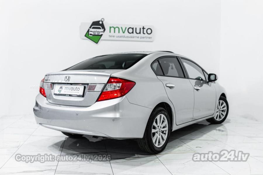 Grey Honda Civic 2013 in Tallinn, with an engine capacity of 1.80 L and mileage of 157 thousand km for 6990 €, photo 9 on AUTOMOTO.COM.LV
