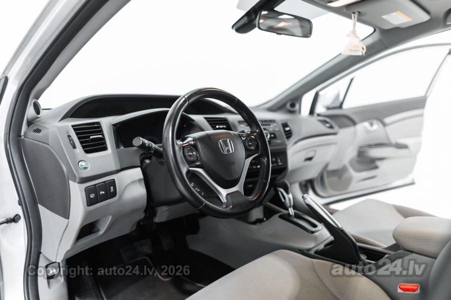 Grey Honda Civic 2013 in Tallinn, with an engine capacity of 1.80 L and mileage of 157 thousand km for 6990 €, photo 13 on AUTOMOTO.COM.LV