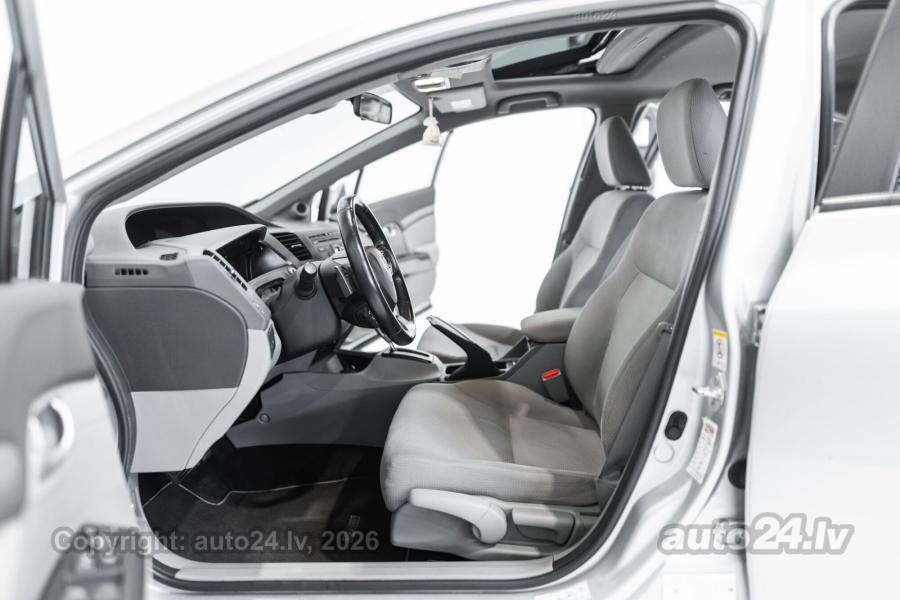 Grey Honda Civic 2013 in Tallinn, with an engine capacity of 1.80 L and mileage of 157 thousand km for 6990 €, photo 14 on AUTOMOTO.COM.LV