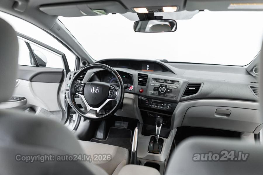 Grey Honda Civic 2013 in Tallinn, with an engine capacity of 1.80 L and mileage of 157 thousand km for 6990 €, photo 16 on AUTOMOTO.COM.LV