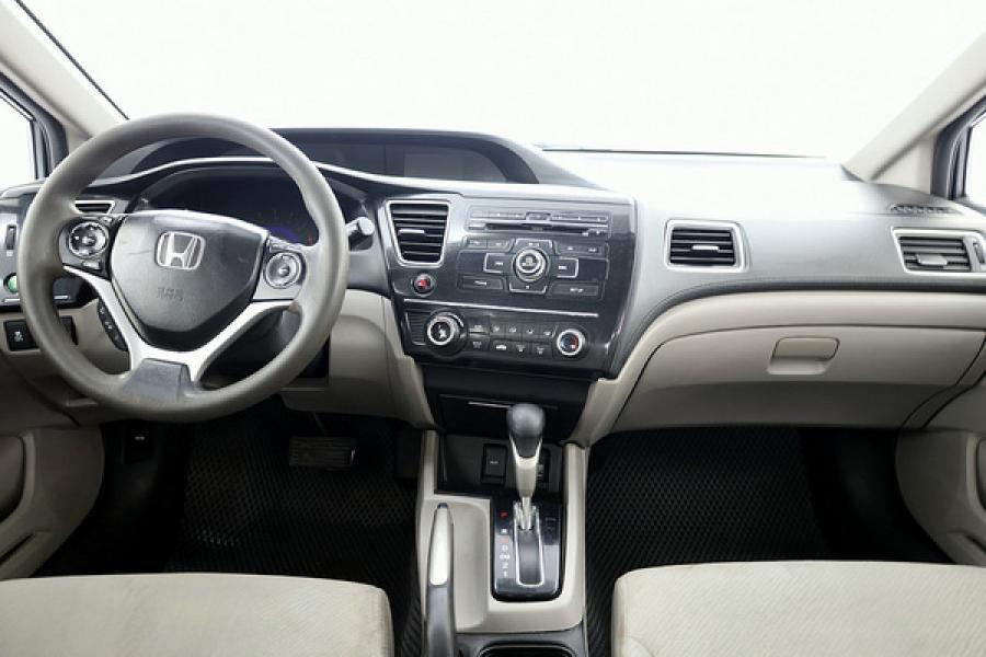 Grey Honda Civic 2013 in Tallinn, with an engine capacity of 1.80 L and mileage of 277 thousand km for 2099 €, photo 6 on AUTOMOTO.COM.LV