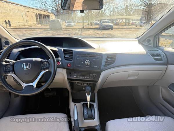 Pelēks Honda Civic 2014 Tallina, ar dzinēja tilpumu 1.80 L un nobraukumu 153 tūkst. km par 7800 €, foto 9 vietnē AUTOMOTO.COM.LV