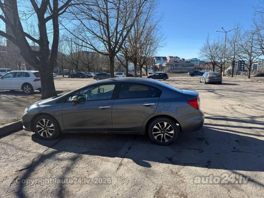 Pelēks Honda Civic 2014 Tallina, ar dzinēja tilpumu 1.80 L un nobraukumu 153 tūkst. km par 7800 €, foto 16 vietnē AUTOMOTO.COM.LV