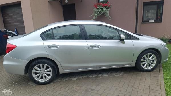 Pelēks Honda Civic 2014 Kauņa, ar dzinēja tilpumu 1.80 L un nobraukumu 95 tūkst. km par 7500 €, foto 2 vietnē AUTOMOTO.COM.LV