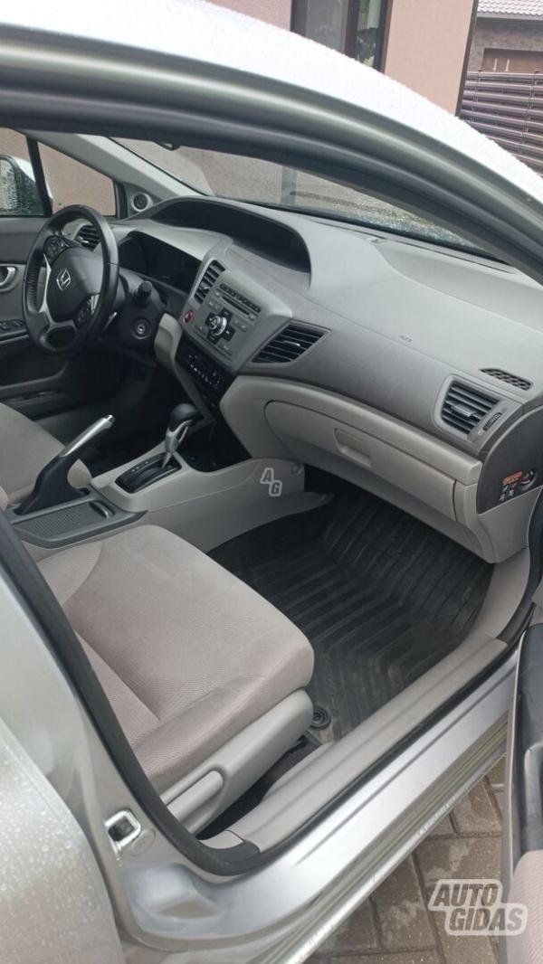 Pelēks Honda Civic 2014 Kauņa, ar dzinēja tilpumu 1.80 L un nobraukumu 95 tūkst. km par 7500 €, foto 5 vietnē AUTOMOTO.COM.LV