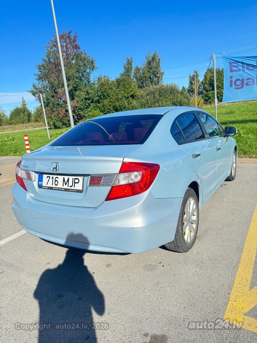 Pelēks Honda Civic 2014 Tallina, ar dzinēja tilpumu 1.80 L un nobraukumu 153 tūkst. km par 7500 €, foto 3 vietnē AUTOMOTO.COM.LV