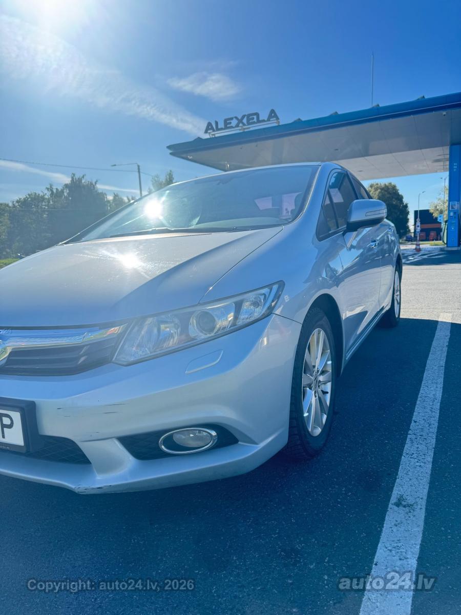 Pelēks Honda Civic 2014 Tallina, ar dzinēja tilpumu 1.80 L un nobraukumu 153 tūkst. km par 7500 €, foto 5 vietnē AUTOMOTO.COM.LV