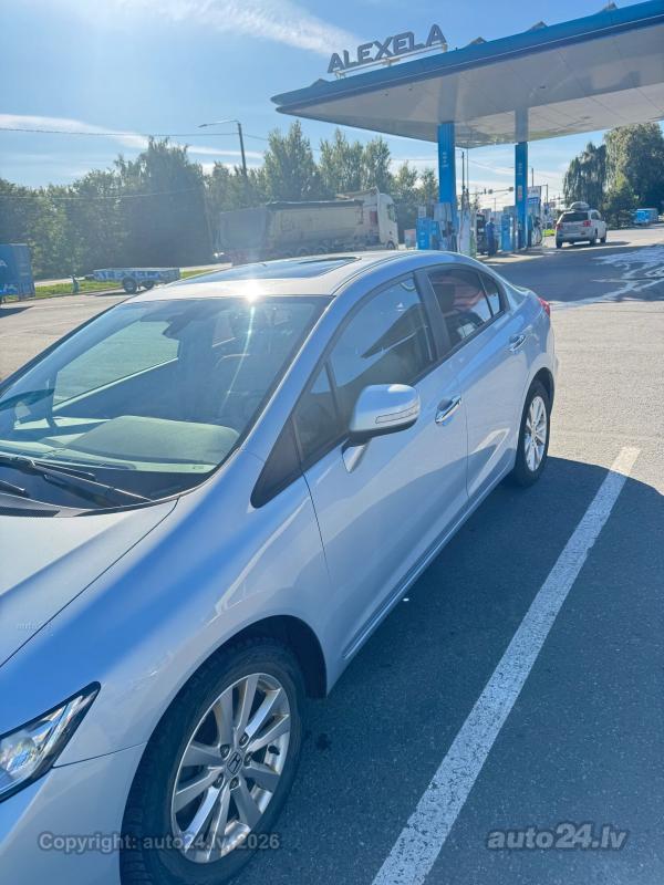 Grey Honda Civic 2014 in Tallinn, with an engine capacity of 1.80 L and mileage of 153 thousand km for 7500 €, photo 6 on AUTOMOTO.COM.LV