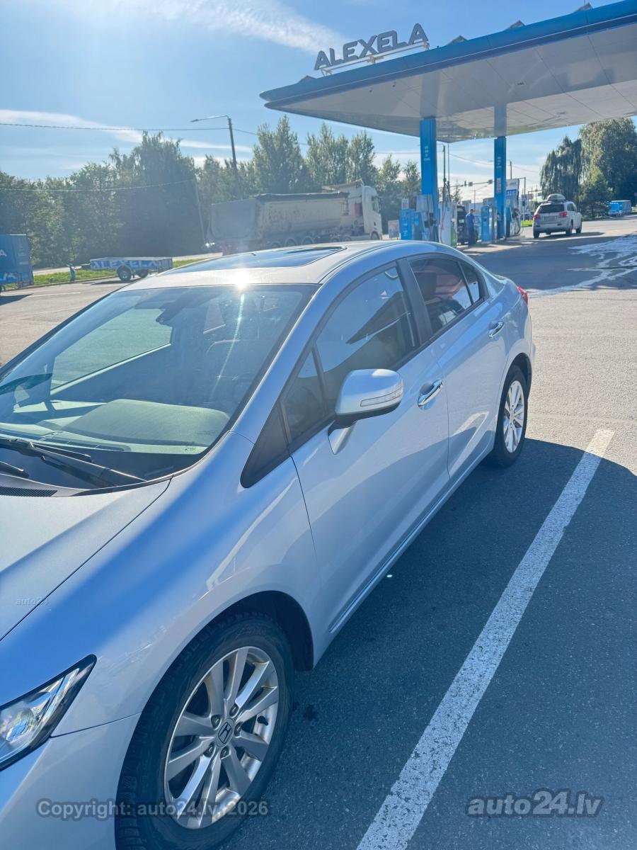 Pelēks Honda Civic 2014 Tallina, ar dzinēja tilpumu 1.80 L un nobraukumu 153 tūkst. km par 7500 €, foto 6 vietnē AUTOMOTO.COM.LV