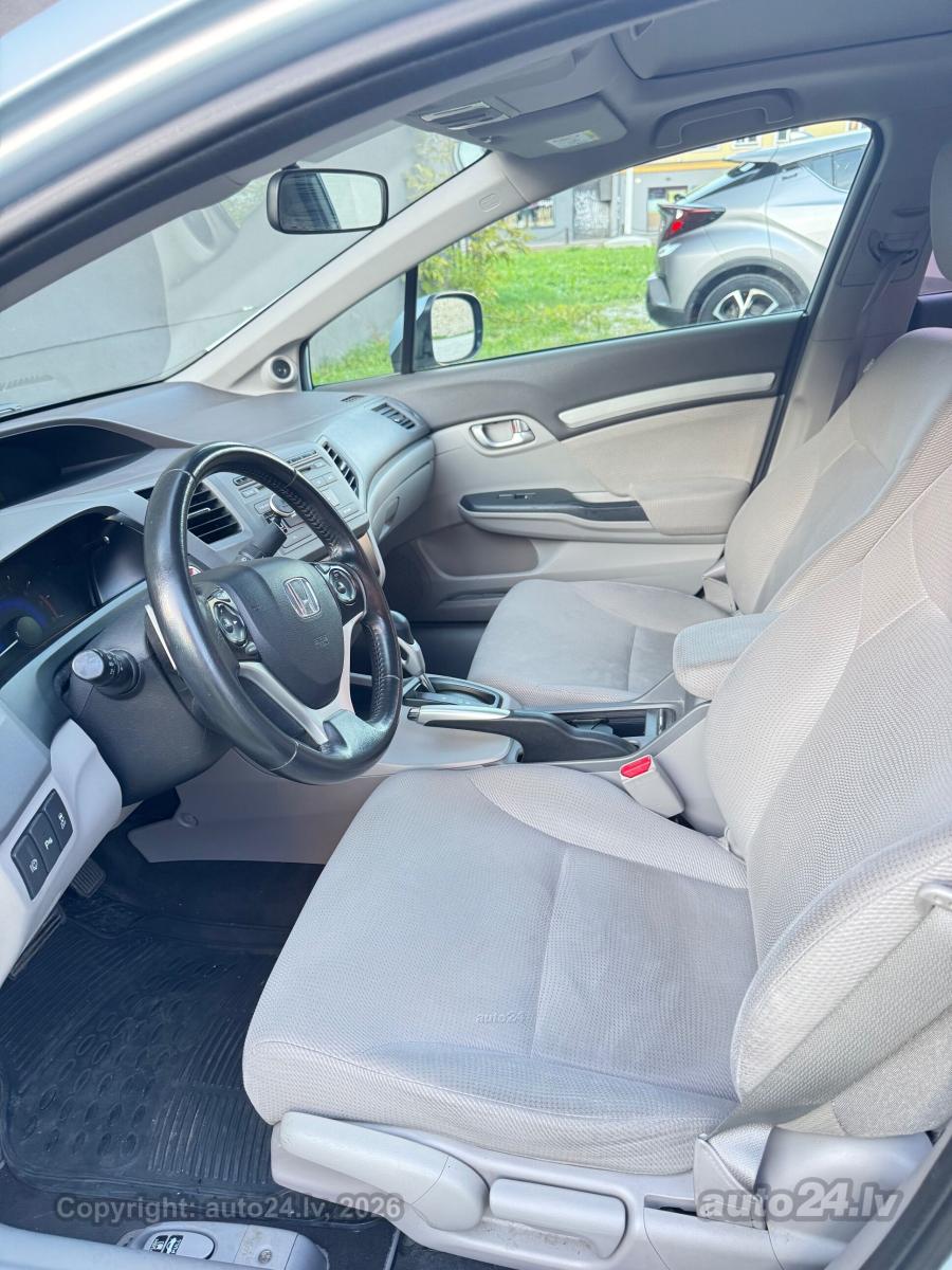Pelēks Honda Civic 2014 Tallina, ar dzinēja tilpumu 1.80 L un nobraukumu 153 tūkst. km par 7500 €, foto 11 vietnē AUTOMOTO.COM.LV