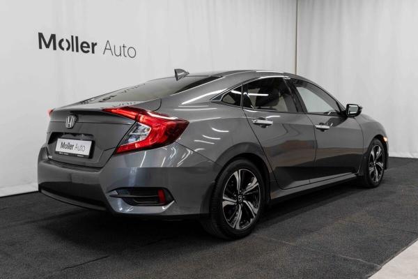 Grey Honda Civic 2018 in Tallinn, with an engine capacity of 1.50 L and mileage of 121 thousand km for 14500 €, photo 5 on AUTOMOTO.COM.LV