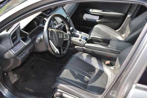 Pelēks Honda Civic 2018 Viļņa, ar dzinēja tilpumu 1.50 L un nobraukumu 164 tūkst. km par 12000 €, foto 3 vietnē AUTOMOTO.COM.LV