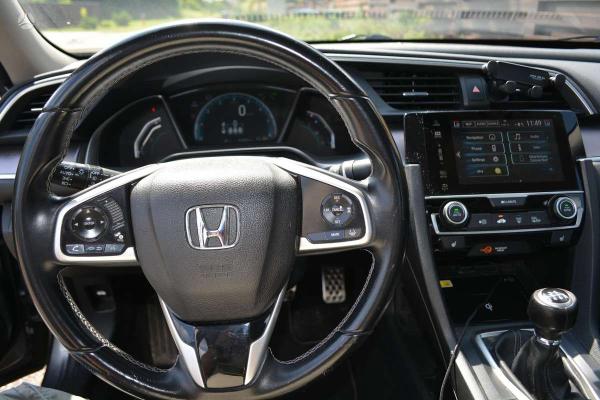 Pelēks Honda Civic 2018 Viļņa, ar dzinēja tilpumu 1.50 L un nobraukumu 164 tūkst. km par 12000 €, foto 4 vietnē AUTOMOTO.COM.LV