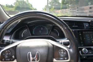 Grey Honda Civic 2018 in Vilnius, with an engine capacity of 1.50 L and mileage of 164 thousand km for 12000 €, photo 6 on AUTOMOTO.COM.LV