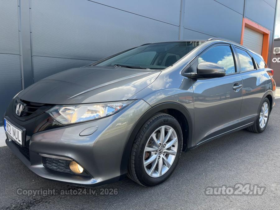 Grey Honda Civic 2014 in Kuressaare, with an engine capacity of 1.80 L and mileage of 121 thousand km for 8390 €, photo 1 on AUTOMOTO.COM.LV