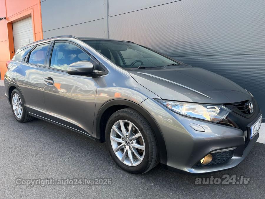 Grey Honda Civic 2014 in Kuressaare, with an engine capacity of 1.80 L and mileage of 121 thousand km for 8390 €, photo 4 on AUTOMOTO.COM.LV