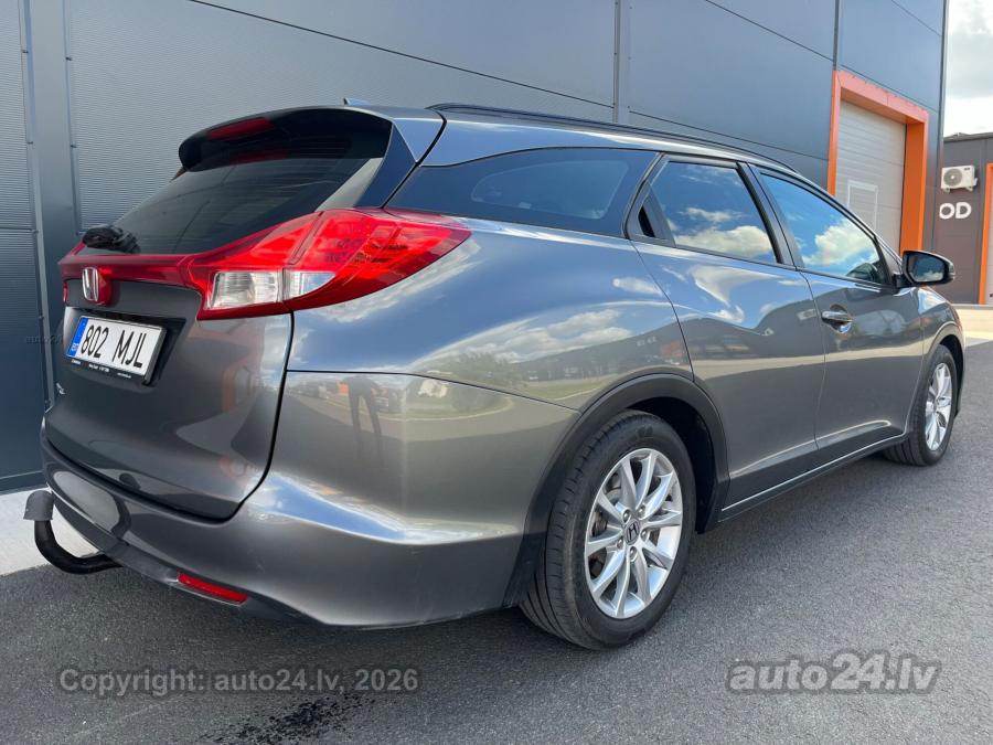 Grey Honda Civic 2014 in Kuressaare, with an engine capacity of 1.80 L and mileage of 121 thousand km for 8390 €, photo 7 on AUTOMOTO.COM.LV