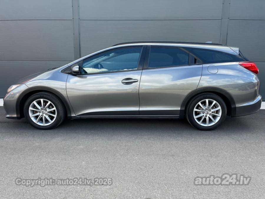 Grey Honda Civic 2014 in Kuressaare, with an engine capacity of 1.80 L and mileage of 121 thousand km for 8390 €, photo 9 on AUTOMOTO.COM.LV