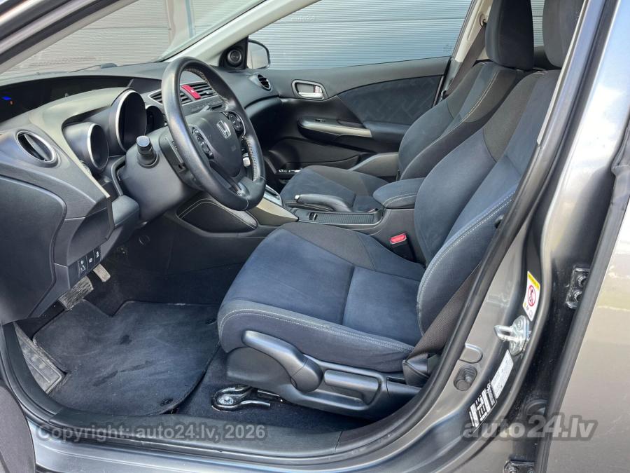 Grey Honda Civic 2014 in Kuressaare, with an engine capacity of 1.80 L and mileage of 121 thousand km for 8390 €, photo 10 on AUTOMOTO.COM.LV