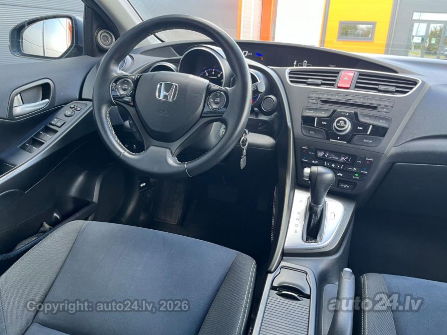 Grey Honda Civic 2014 in Kuressaare, with an engine capacity of 1.80 L and mileage of 121 thousand km for 8390 €, photo 11 on AUTOMOTO.COM.LV
