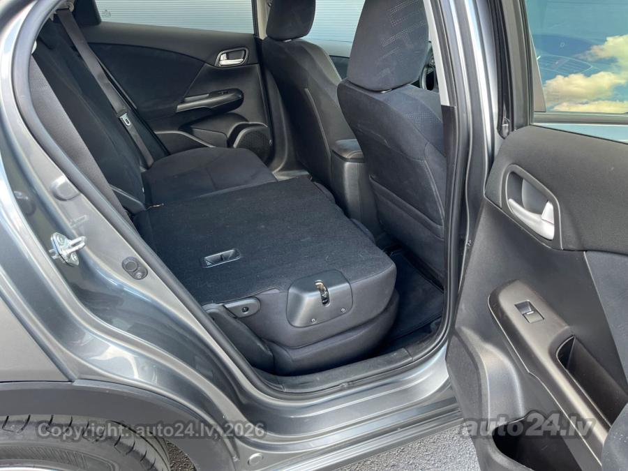 Grey Honda Civic 2014 in Kuressaare, with an engine capacity of 1.80 L and mileage of 121 thousand km for 8390 €, photo 13 on AUTOMOTO.COM.LV