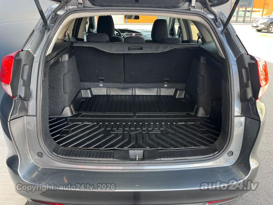 Grey Honda Civic 2014 in Kuressaare, with an engine capacity of 1.80 L and mileage of 121 thousand km for 8390 €, photo 16 on AUTOMOTO.COM.LV