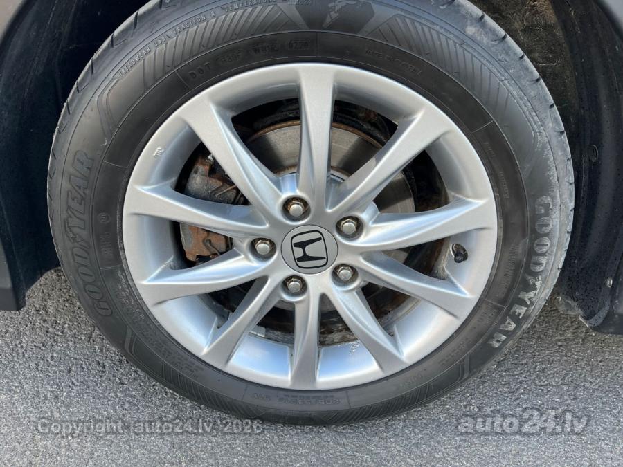Grey Honda Civic 2014 in Kuressaare, with an engine capacity of 1.80 L and mileage of 121 thousand km for 8390 €, photo 18 on AUTOMOTO.COM.LV