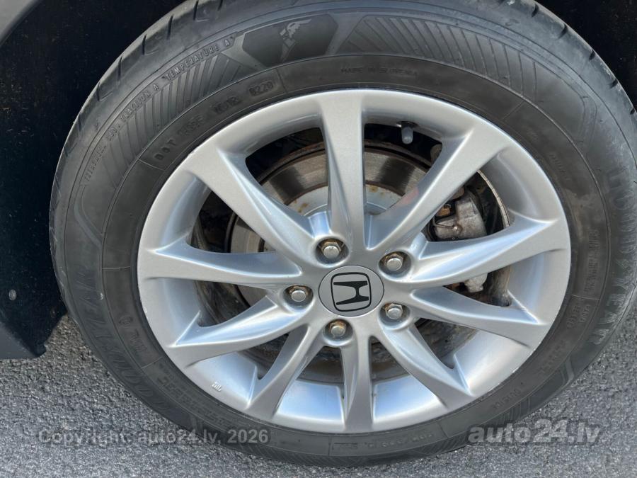 Grey Honda Civic 2014 in Kuressaare, with an engine capacity of 1.80 L and mileage of 121 thousand km for 8390 €, photo 19 on AUTOMOTO.COM.LV