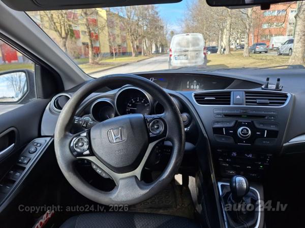Pelēks Honda Civic 2015 Tallina, ar dzinēja tilpumu 1.80 L un nobraukumu 193 tūkst. km par 8200 €, foto 5 vietnē AUTOMOTO.COM.LV