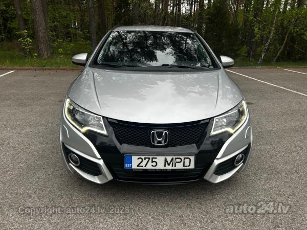 Pelēks Honda Civic 2015 Tallina, ar dzinēja tilpumu 1.80 L un nobraukumu 155 tūkst. km par 8900 €, foto 4 vietnē AUTOMOTO.COM.LV