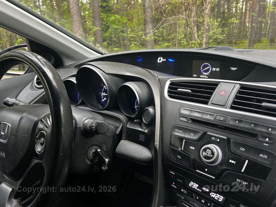 Pelēks Honda Civic 2015 Tallina, ar dzinēja tilpumu 1.80 L un nobraukumu 155 tūkst. km par 8900 €, foto 6 vietnē AUTOMOTO.COM.LV