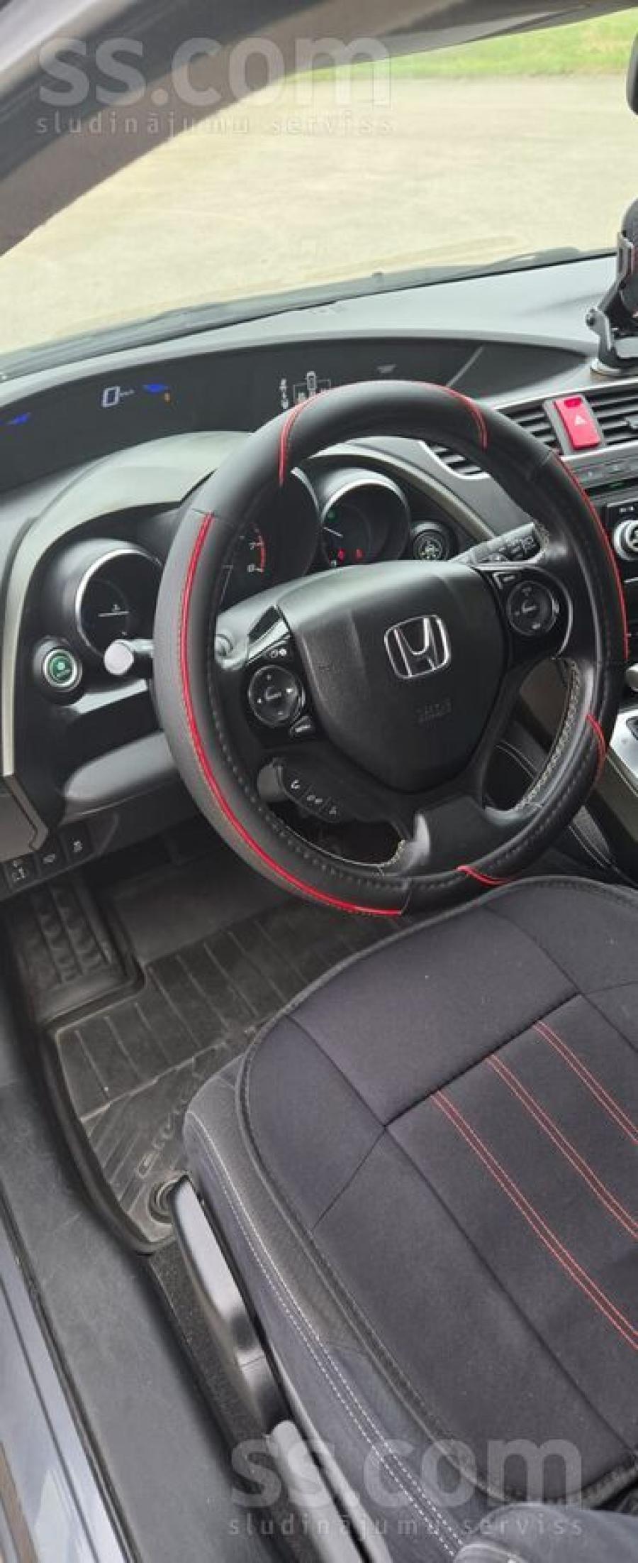 Grey Honda Civic 2015 in Jekabpils, with an engine capacity of 1.80 L and mileage of 169 thousand km for 8800 €, photo 10 on AUTOMOTO.COM.LV