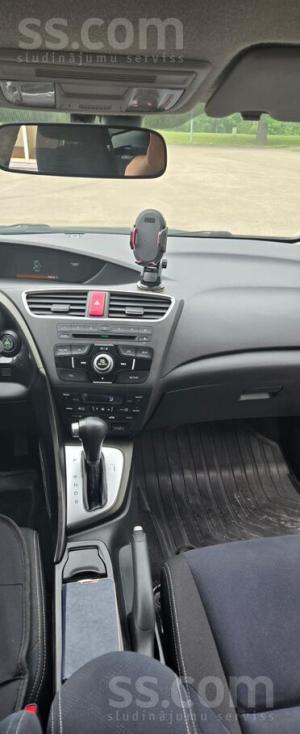 Grey Honda Civic 2015 in Jekabpils, with an engine capacity of 1.80 L and mileage of 169 thousand km for 8800 €, photo 11 on AUTOMOTO.COM.LV