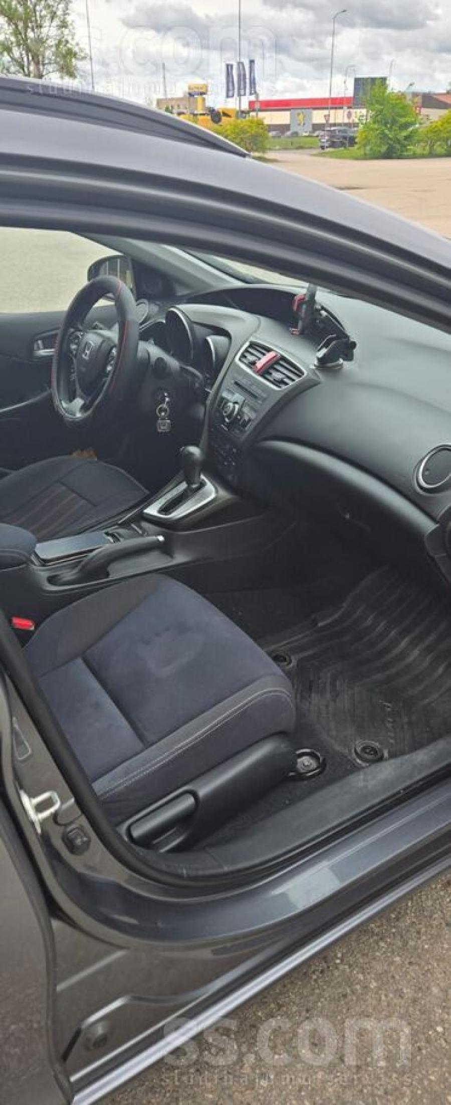 Grey Honda Civic 2015 in Jekabpils, with an engine capacity of 1.80 L and mileage of 169 thousand km for 8800 €, photo 13 on AUTOMOTO.COM.LV