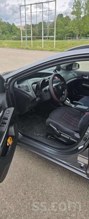 Grey Honda Civic 2015 in Jekabpils, with an engine capacity of 1.80 L and mileage of 169 thousand km for 8800 €, photo 14 on AUTOMOTO.COM.LV