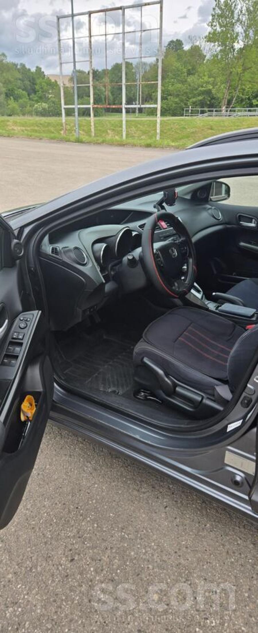 Grey Honda Civic 2015 in Jekabpils, with an engine capacity of 1.80 L and mileage of 169 thousand km for 8800 €, photo 14 on AUTOMOTO.COM.LV