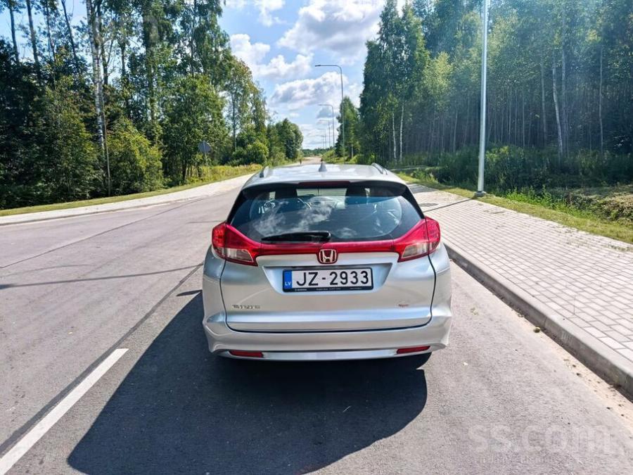 Pelēks Honda Civic 2015 Daugavpils, ar dzinēja tilpumu 1.80 L un nobraukumu 168 tūkst. km par 9700 €, foto 5 vietnē AUTOMOTO.COM.LV