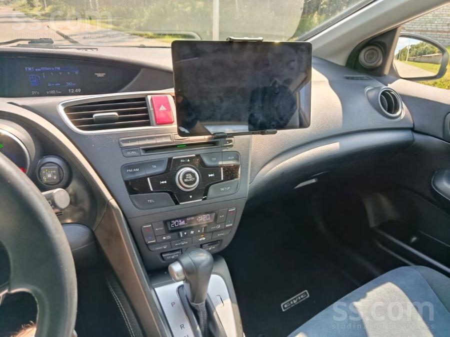 Pelēks Honda Civic 2015 Daugavpils, ar dzinēja tilpumu 1.80 L un nobraukumu 168 tūkst. km par 9700 €, foto 9 vietnē AUTOMOTO.COM.LV