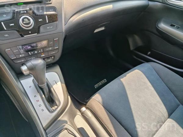 Grey Honda Civic 2015 in Daugavpils, with an engine capacity of 1.80 L and mileage of 168 thousand km for 9700 €, photo 9 on AUTOMOTO.COM.LV