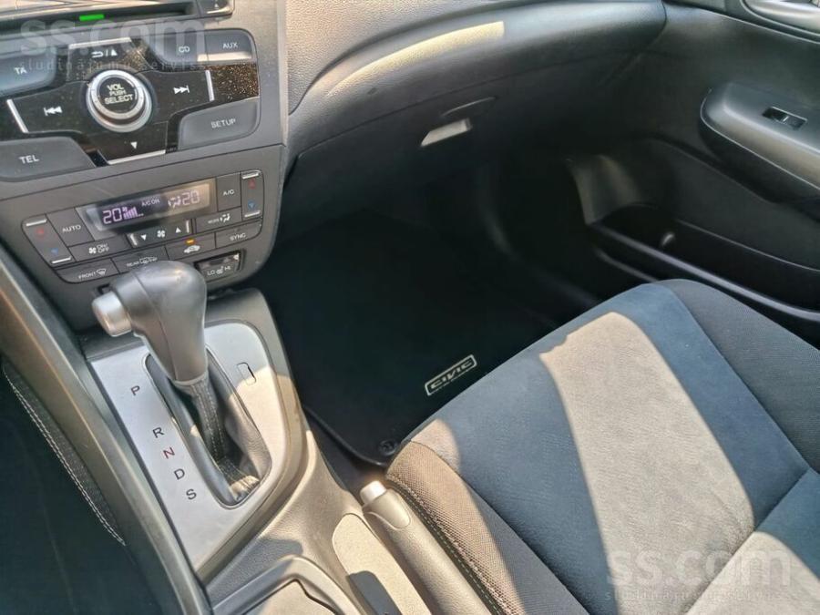 Pelēks Honda Civic 2015 Daugavpils, ar dzinēja tilpumu 1.80 L un nobraukumu 168 tūkst. km par 9700 €, foto 10 vietnē AUTOMOTO.COM.LV