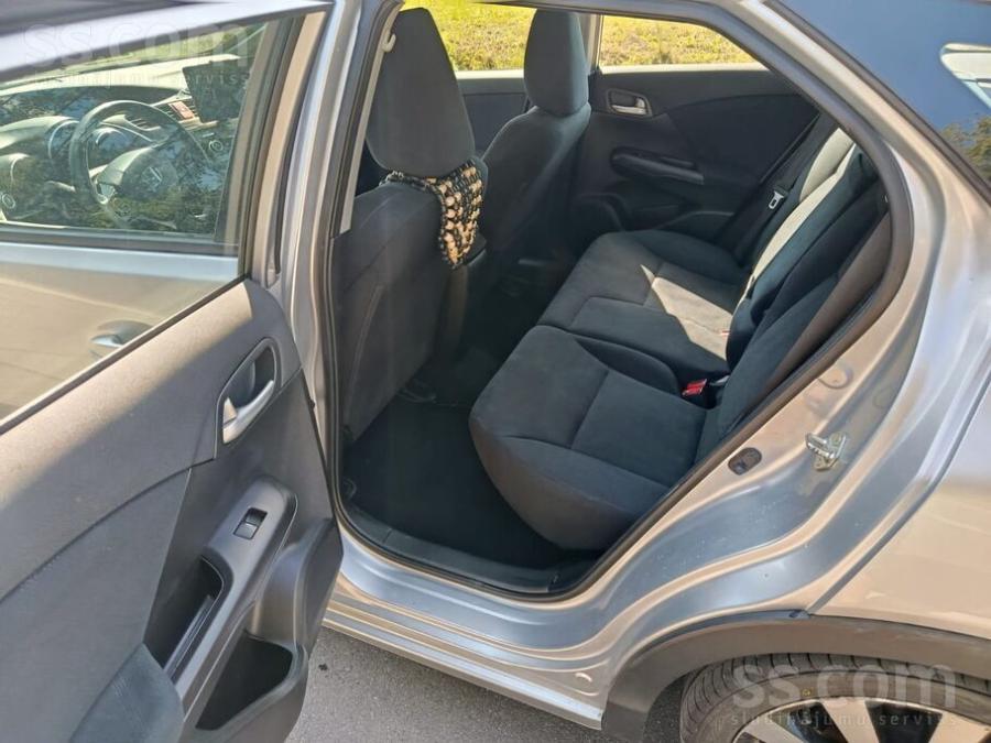 Pelēks Honda Civic 2015 Daugavpils, ar dzinēja tilpumu 1.80 L un nobraukumu 168 tūkst. km par 9700 €, foto 12 vietnē AUTOMOTO.COM.LV