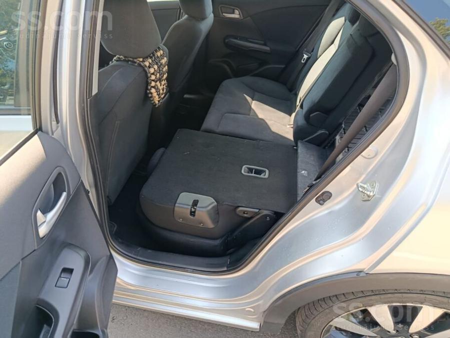 Pelēks Honda Civic 2015 Daugavpils, ar dzinēja tilpumu 1.80 L un nobraukumu 168 tūkst. km par 9700 €, foto 19 vietnē AUTOMOTO.COM.LV