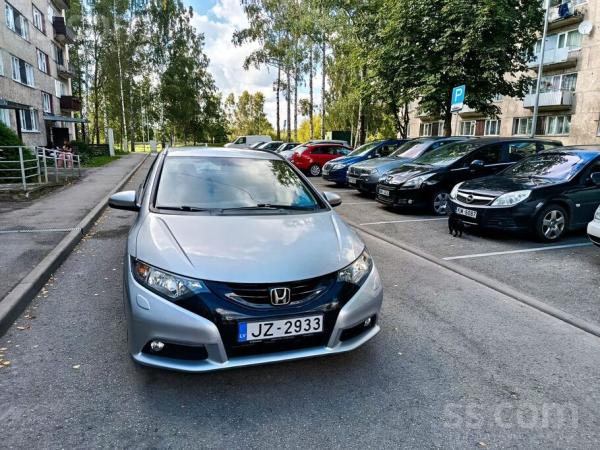 Pelēks Honda Civic 2015 Daugavpils, ar dzinēja tilpumu 1.80 L un nobraukumu 170 tūkst. km par 8900 €, foto 1 vietnē AUTOMOTO.COM.LV