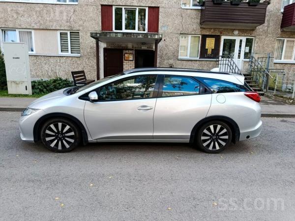 Pelēks Honda Civic 2015 Daugavpils, ar dzinēja tilpumu 1.80 L un nobraukumu 170 tūkst. km par 8900 €, foto 3 vietnē AUTOMOTO.COM.LV