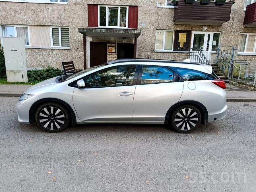Pelēks Honda Civic 2015 Daugavpils, ar dzinēja tilpumu 1.80 L un nobraukumu 170 tūkst. km par 8900 €, foto 3 vietnē AUTOMOTO.COM.LV