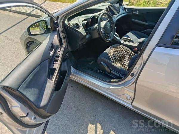 Pelēks Honda Civic 2015 Daugavpils, ar dzinēja tilpumu 1.80 L un nobraukumu 170 tūkst. km par 8900 €, foto 10 vietnē AUTOMOTO.COM.LV