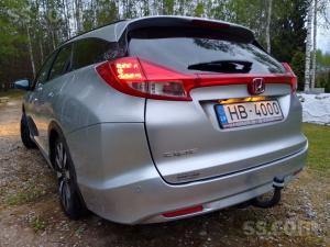 Grey Honda Civic 2017 in Riga, with an engine capacity of 1.60 L and mileage of 194 thousand km for 9500 €, photo 4 on AUTOMOTO.COM.LV