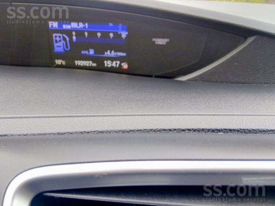 Grey Honda Civic 2017 in Riga, with an engine capacity of 1.60 L and mileage of 194 thousand km for 9500 €, photo 6 on AUTOMOTO.COM.LV