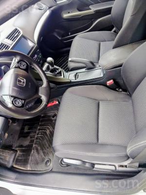 Grey Honda Civic 2017 in Riga, with an engine capacity of 1.60 L and mileage of 194 thousand km for 9500 €, photo 9 on AUTOMOTO.COM.LV